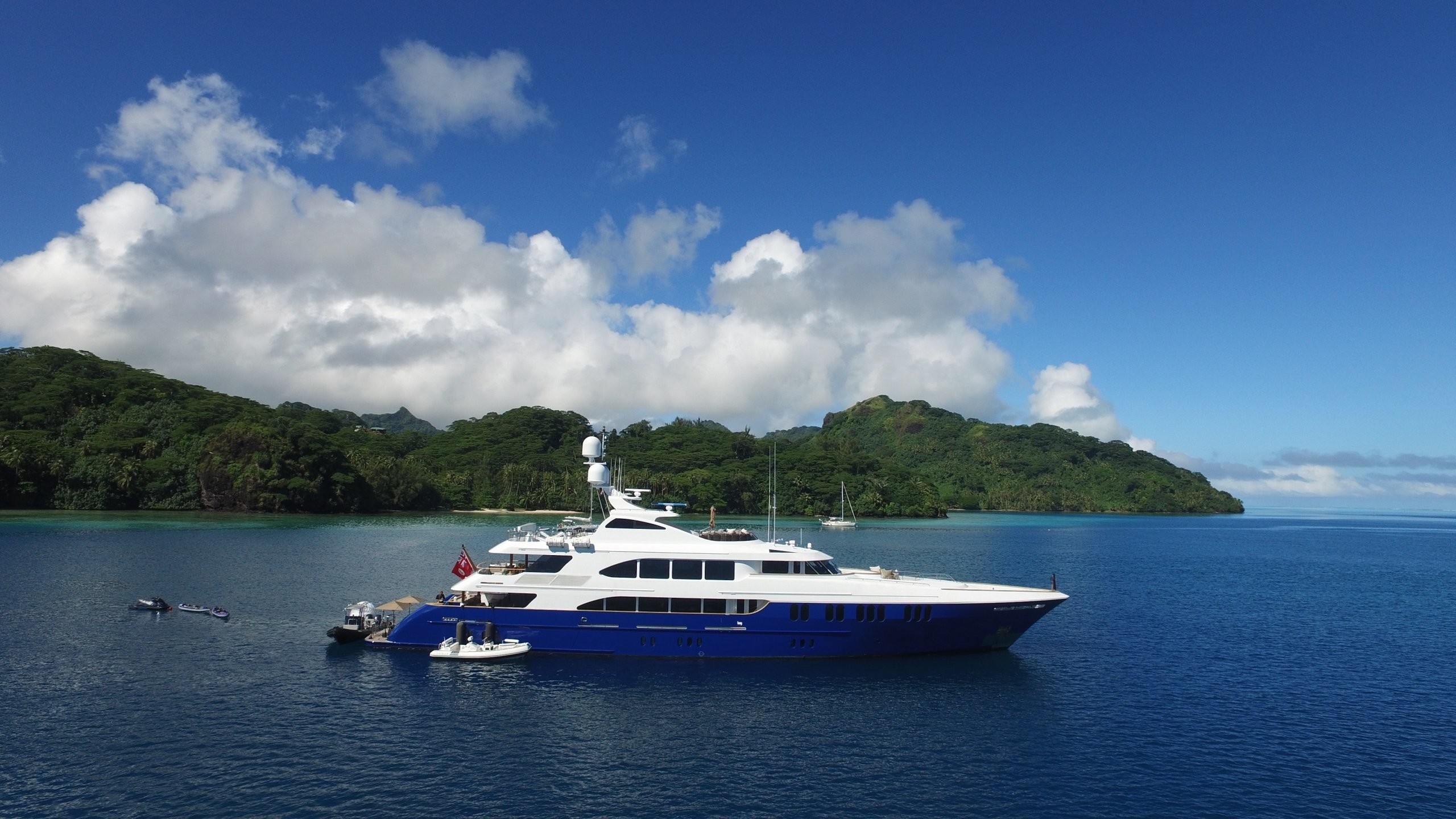 LA DEA II Yacht Charter Details, Trinity Yachts | CHARTERWORLD Luxury ...